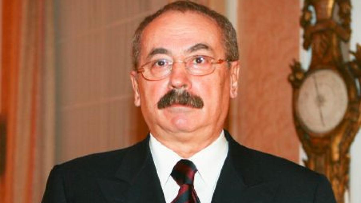 Radu Vasile, internat în spital din cauza unor complicaţii în urma ...