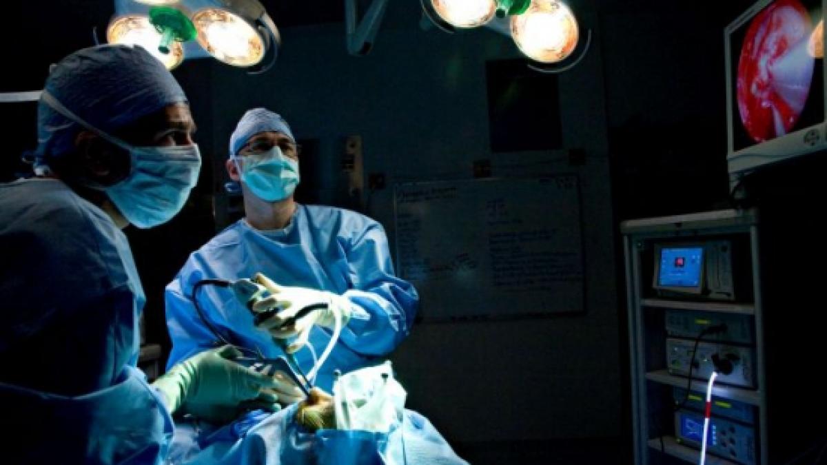 Camera ascunsă: "Fripţi" de silicoane, medicii de la Spitalul de Arşi ...