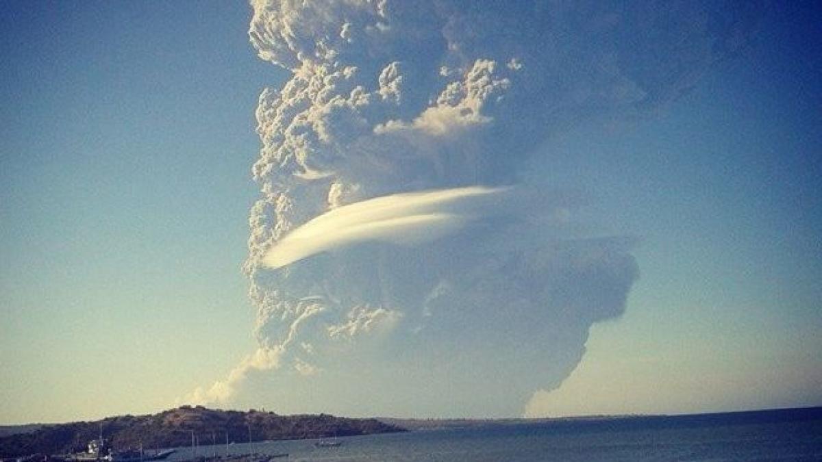 Coşmarul turiştilor naufragiaţi în apele indoneziene: Au înotat ore ...