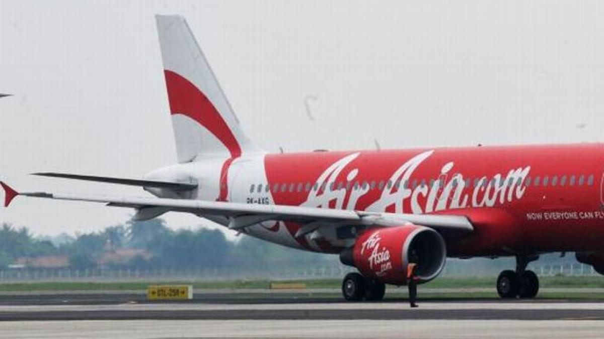 O parte din epava aeronavei prăbuşite în Marea Java, scoasă la suprafaţă