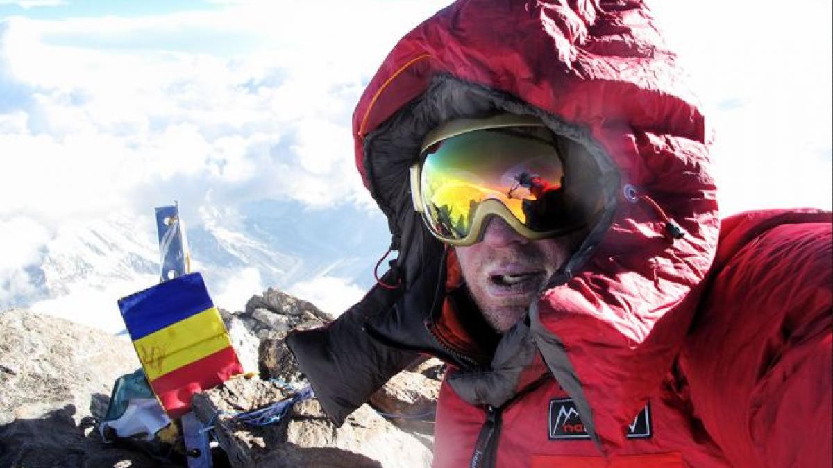 Doi alpinişti români vor să cucerească vârful Everest