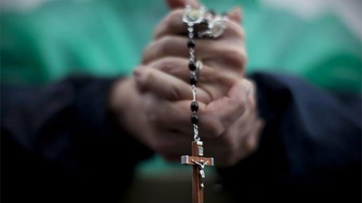 Un preot catolic spune că s-a întâlnit cu Dumnezeu, iar acesta este de ...