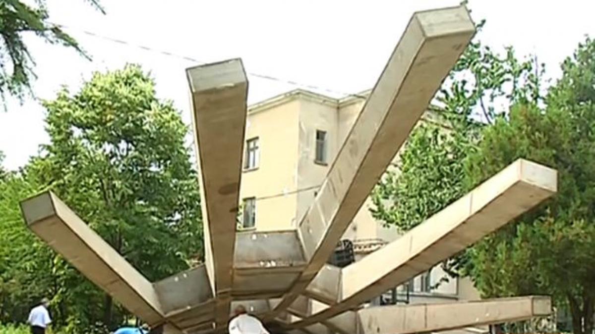 Monument gigantic, dedicat rezistenţei anticomuniste, în Piaţa Presei ...