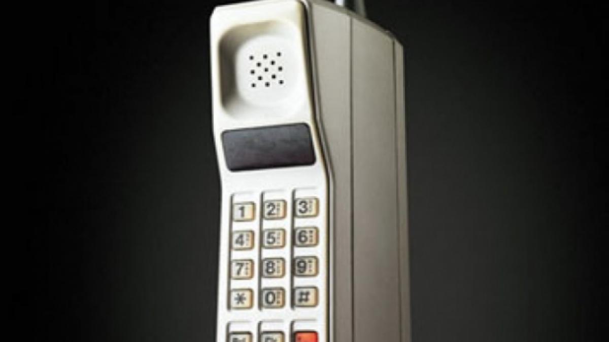 32 de ani de la primul telefon mobil! Cât cântarea şi cât a costat ...