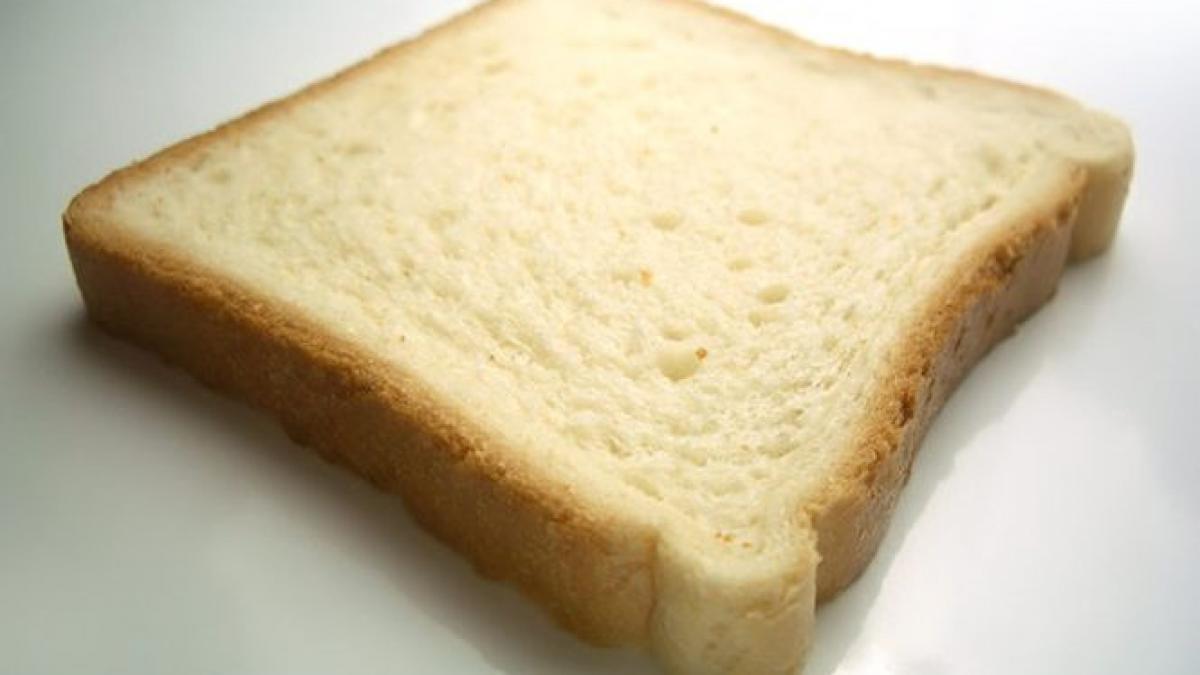 A pus câteva picături de oțet pe o felie de pâine și a lăsat-o așa. Vei ...