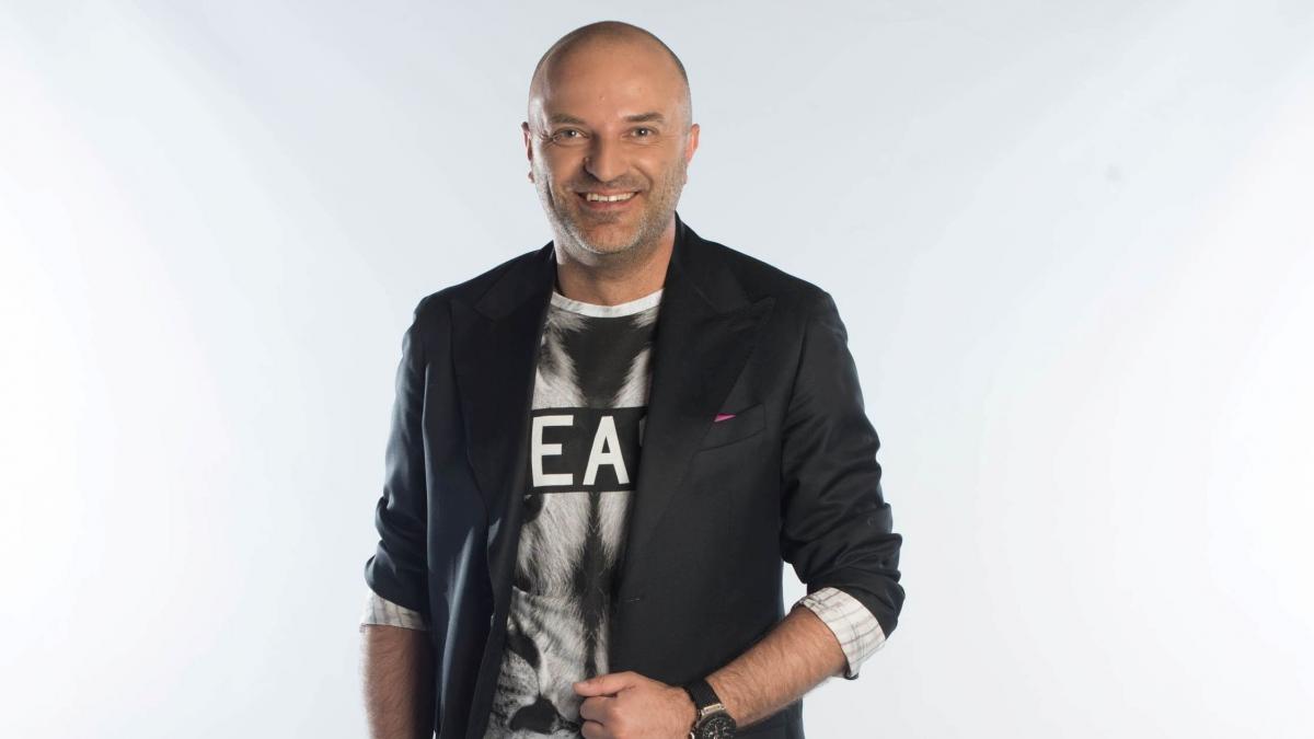 Dan Capatos prezintă la Antena 1 „Xtra Night Show”. Când intră „pe ...