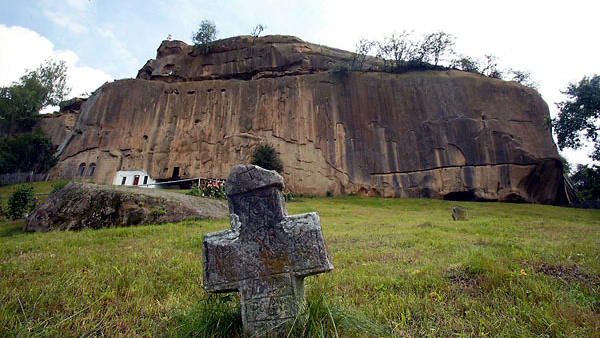 Cine a fost regele geto-dac care a învins una dintre armatele marelui ...
