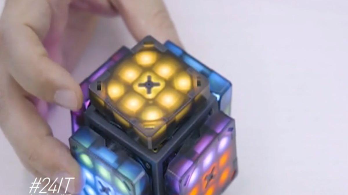 24 IT. Cubul Rubik, varianta smart