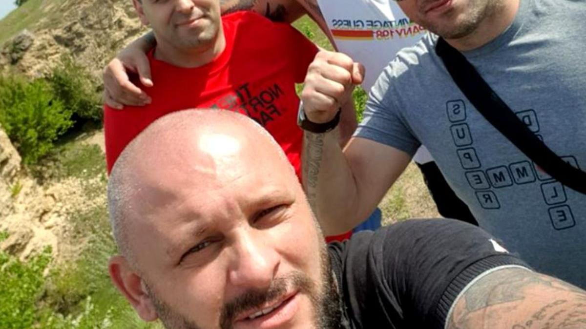 Interlop periculos, live pe Facebook în timp ce făcea grătar cu toată ...