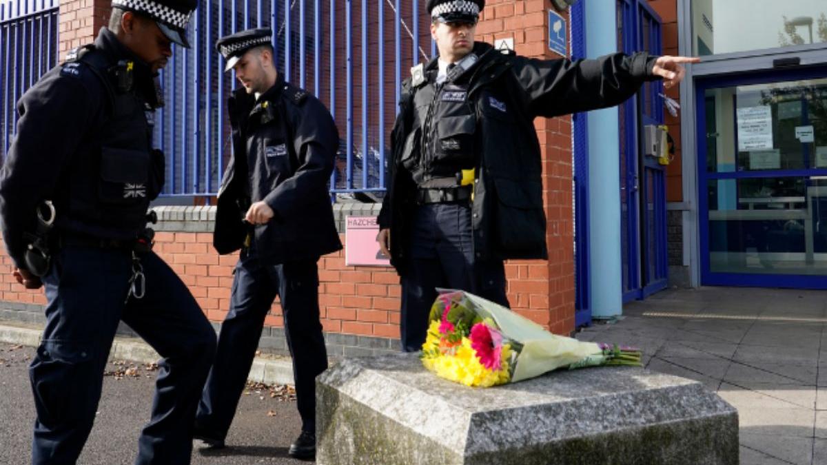 Polițist britanic, ucis de suspectul căruia îi lua temperatura pentru ...