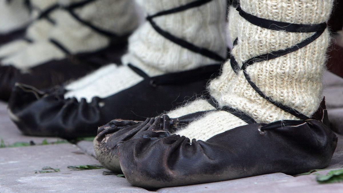 A apărut opinca cu toc! Cum arată şi cât costă inedita încălţăminte