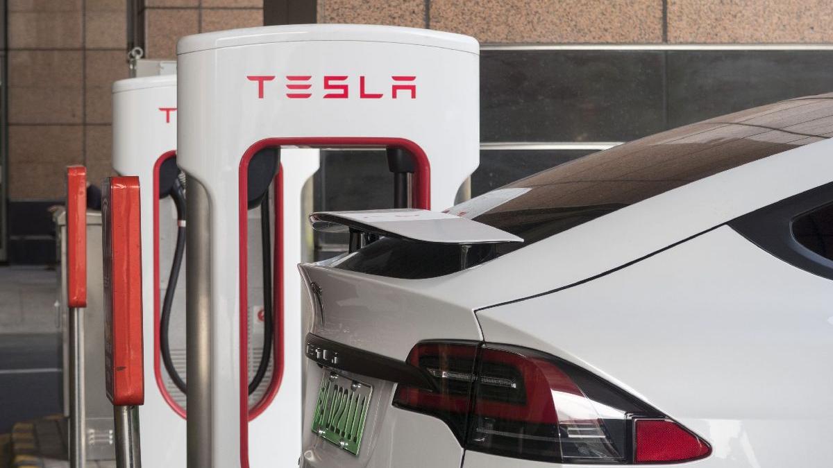 Gigantul Tesla face angajări în Bucureşti. Compania lui Elon Musk îşi ...