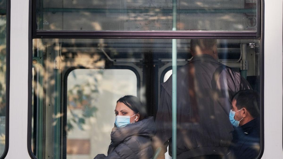 Program STB Revelion 2021. Cum vor circula autobuzele și tramvaiele de ...