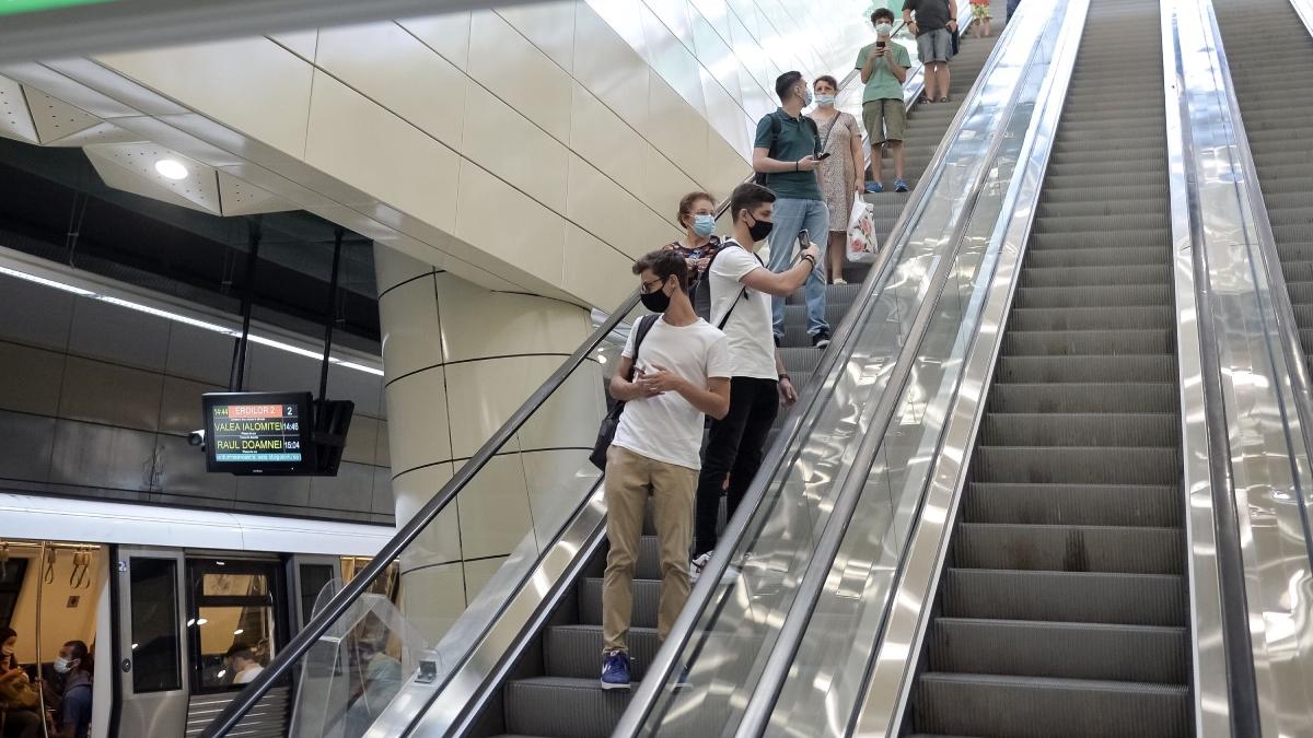 Metrorex oferă cartele gratis de metrou, la schimb pentru PET-uri ...