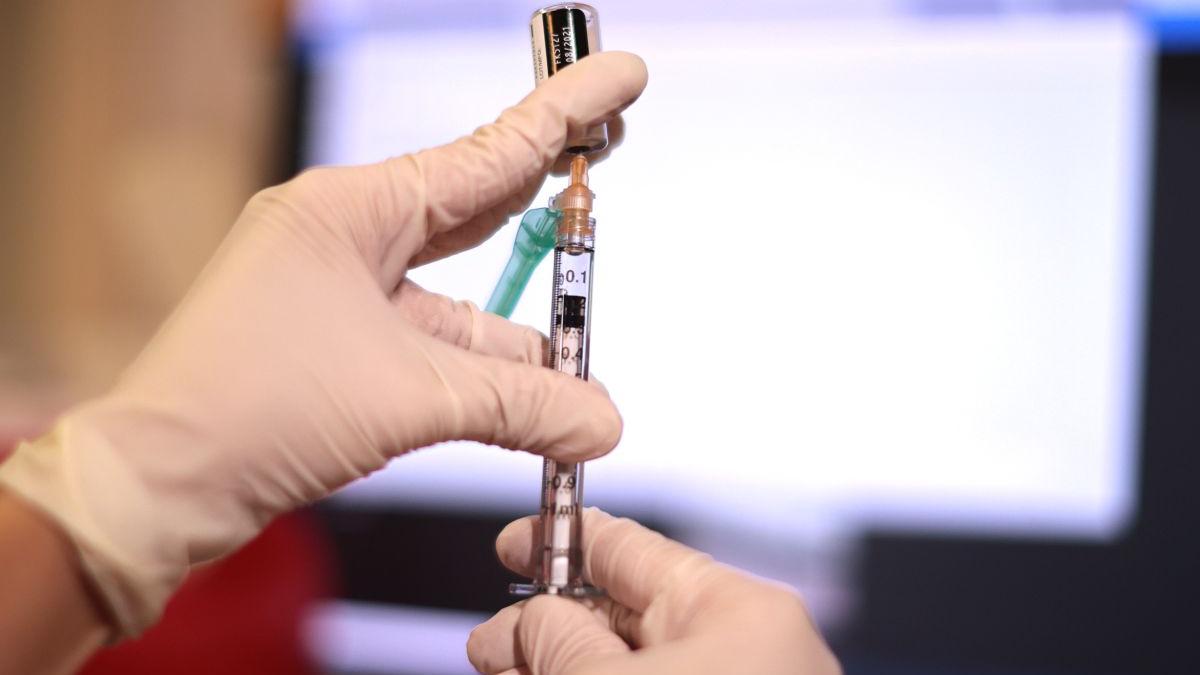 Ce conține, de fapt, vaccinul și în ce măsură o persoană vaccinată ...