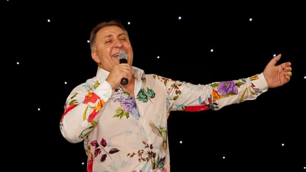 Vali Vijelie se adaptează la pandemie. Artistul face dedicații online ...