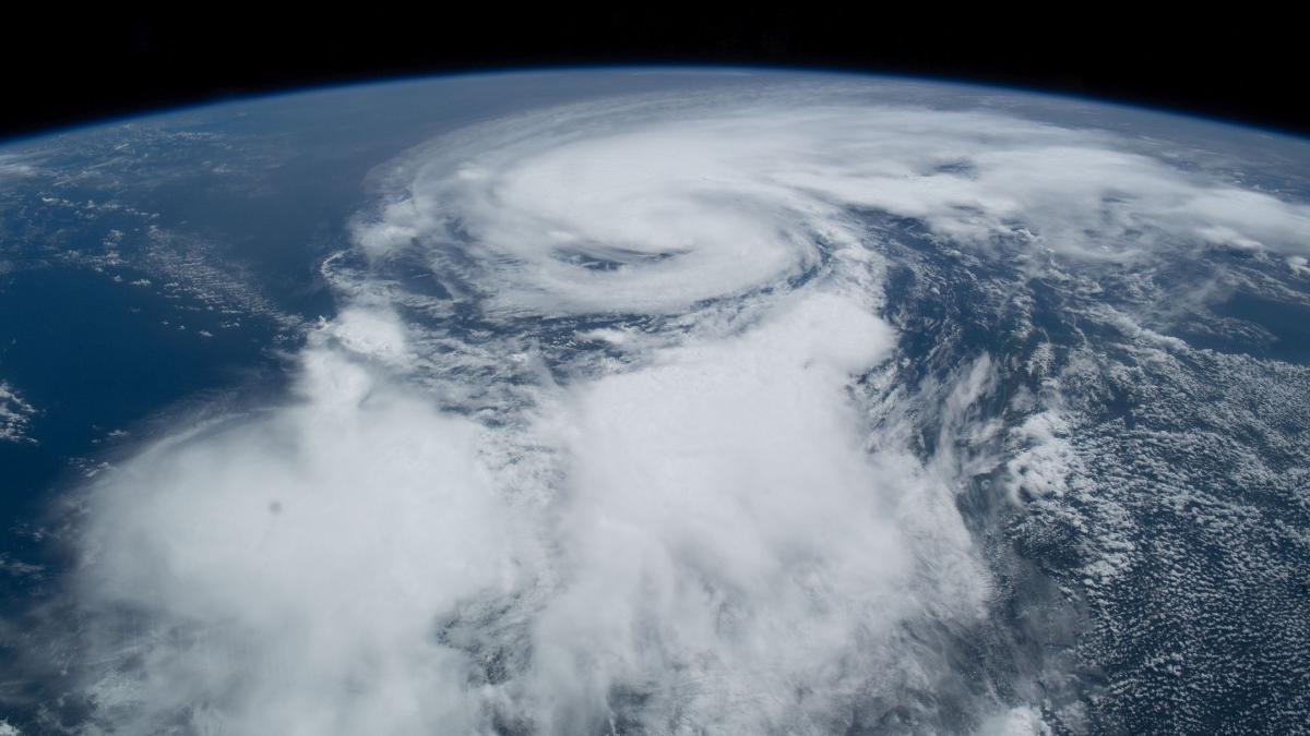 Patru uragane majore, cu vânturi de cel puţin 178 km/h, prognozate ...