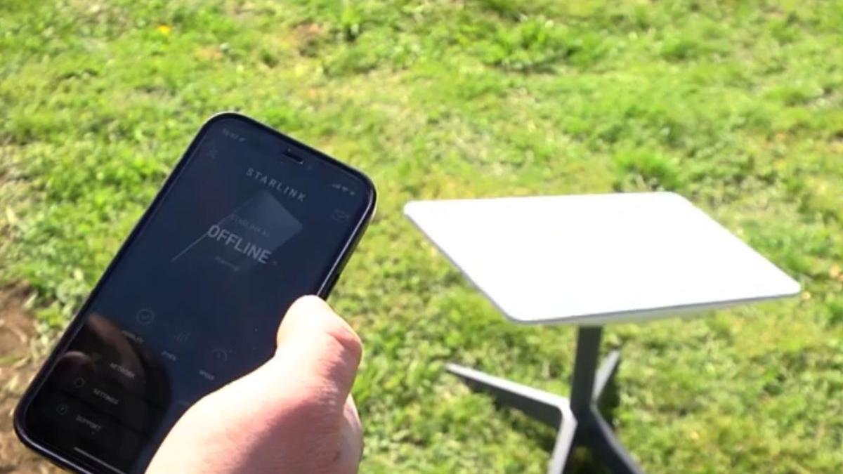 Primul client Starlink în România | Cum arată kitul de internet prin ...