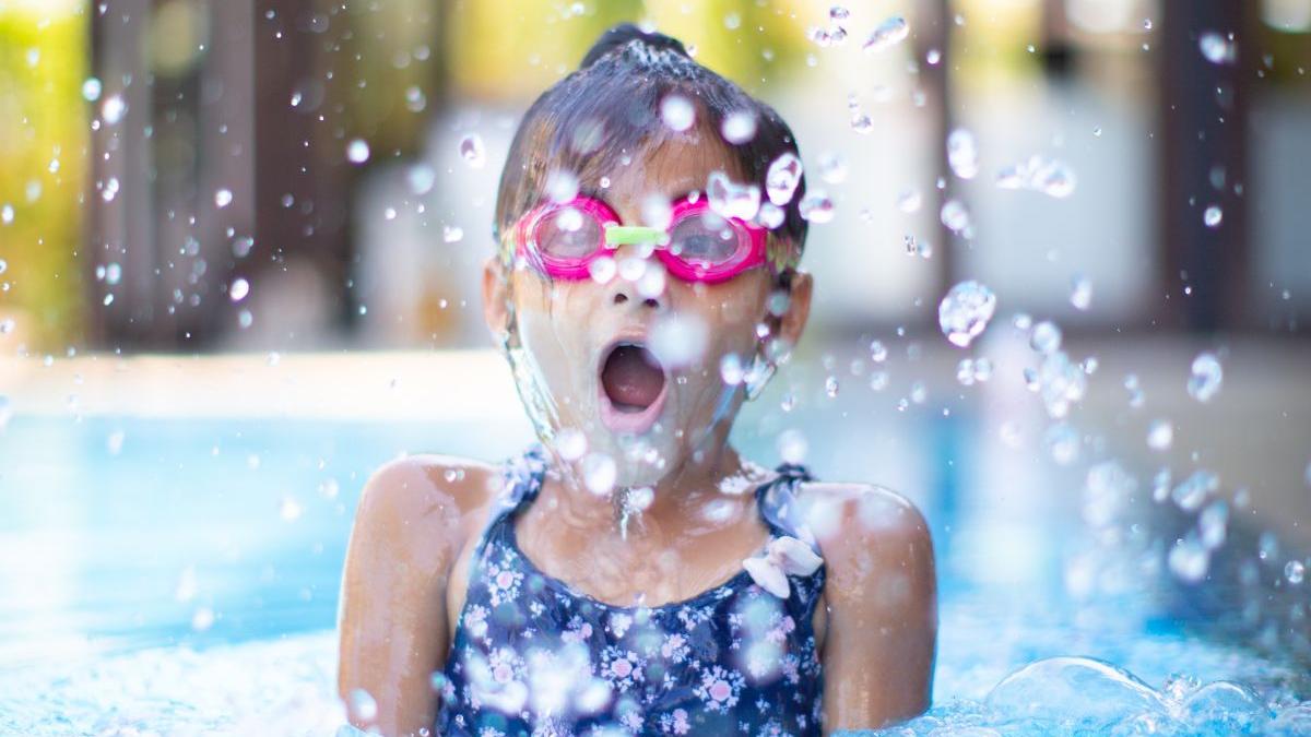 Înotul şi multiplele lui beneficii pentru sănătatea copiilor