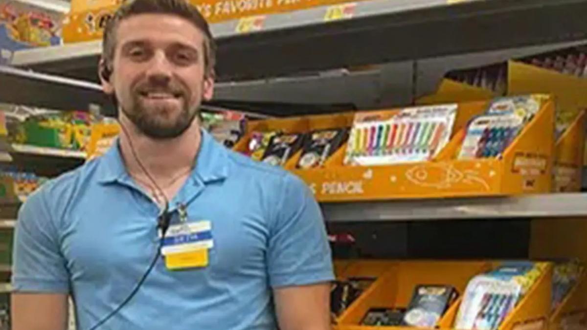 Un profesor a renunţat la predat şi s-a angajat la supermarket: ”Câştig ...