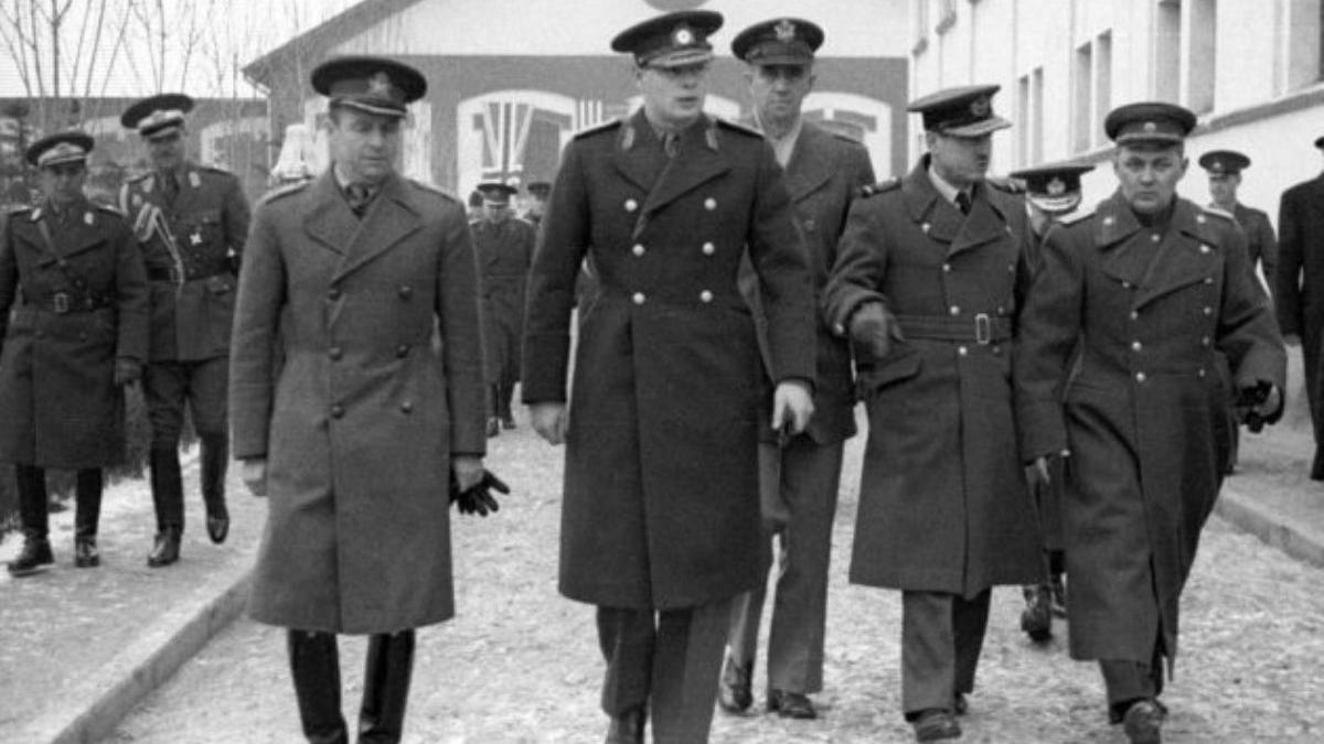 Semnificaţia zilei de 23 august pentru istoria României. Începutul unei ...