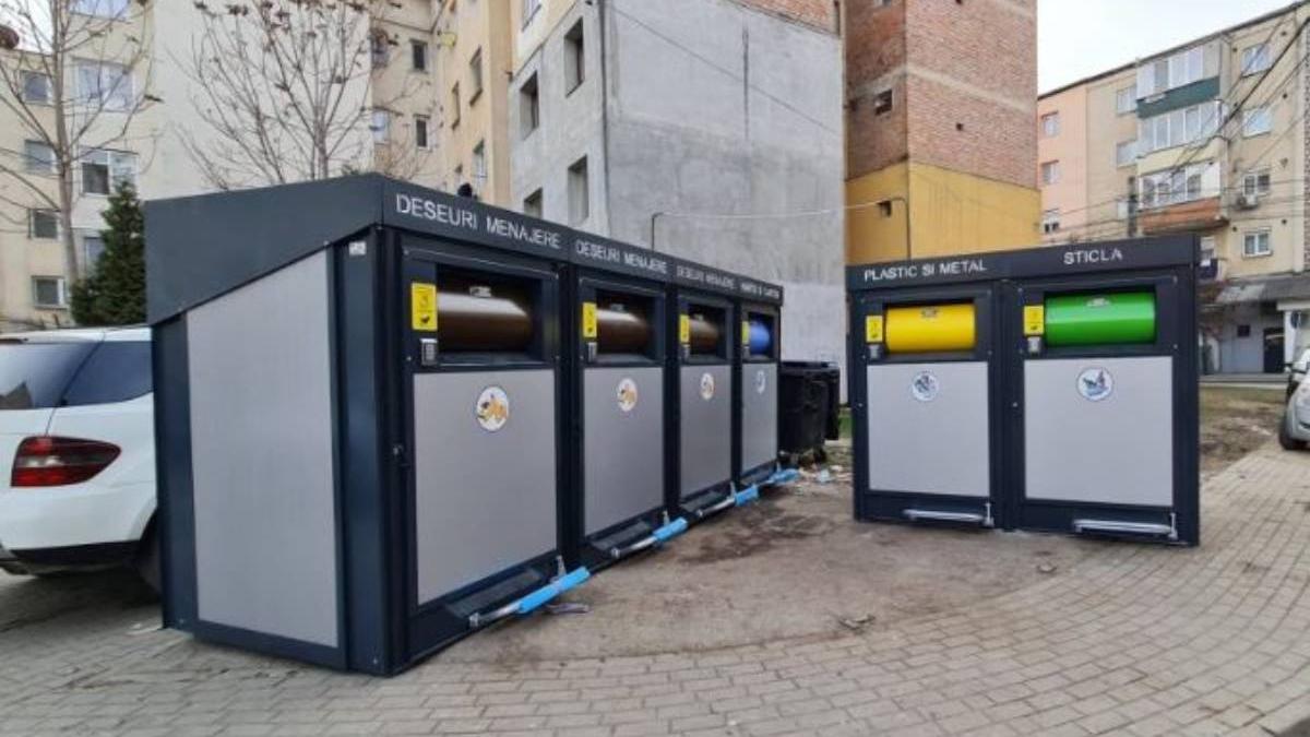Pubele cu cartele. Primul oraş din România unde containerele de gunoi ...