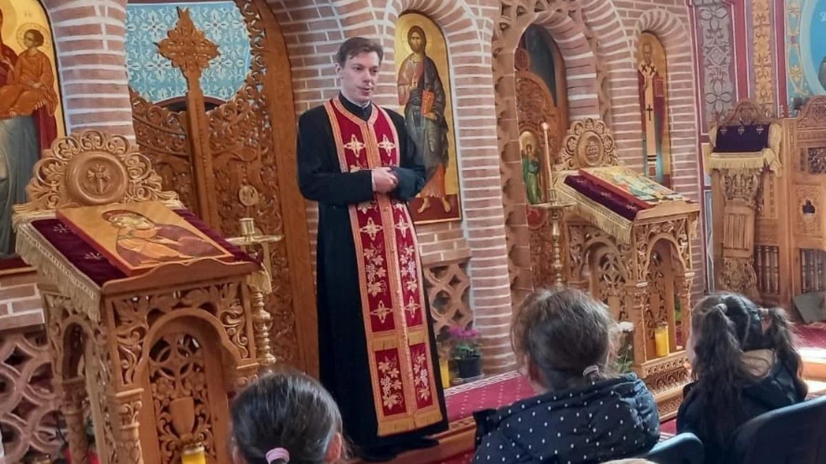 Un preot din Vaslui a făcut infarct în timpul slujbei. Elicopterul ...