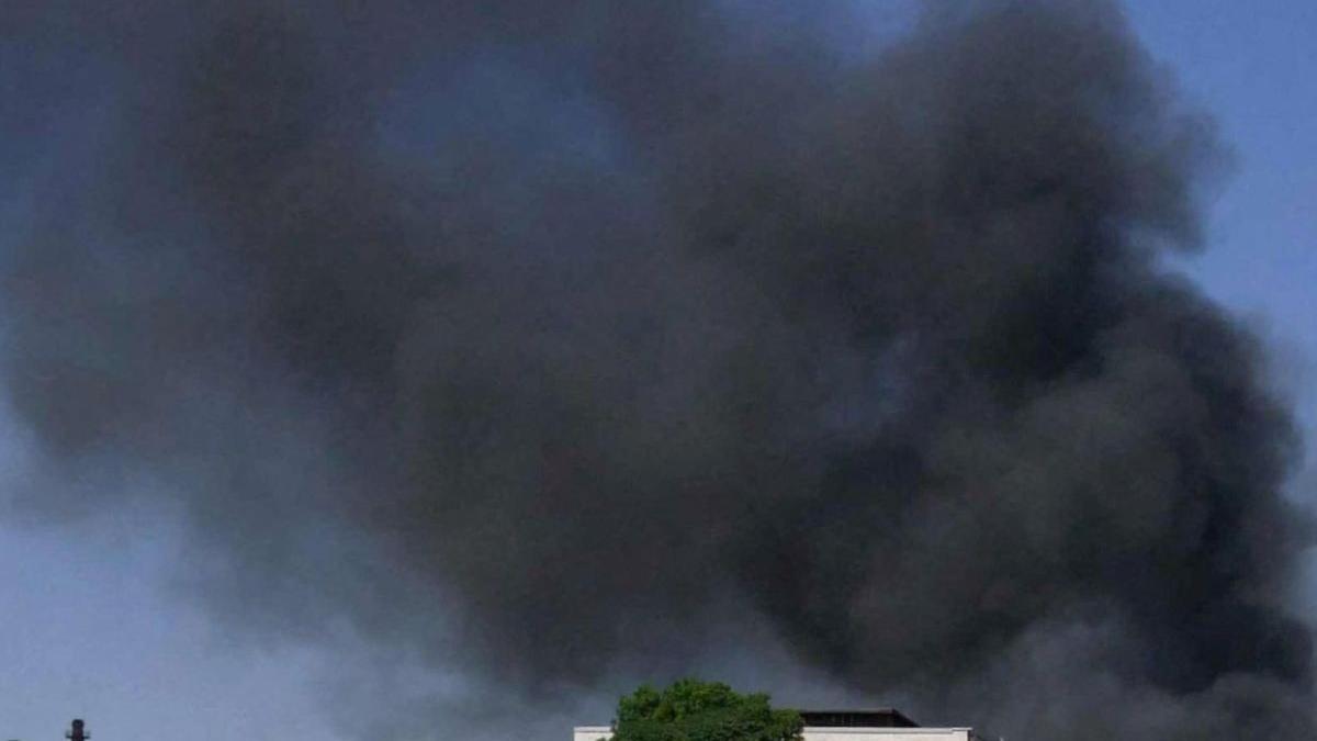 Explozii și fum lângă un aeroport din Herson