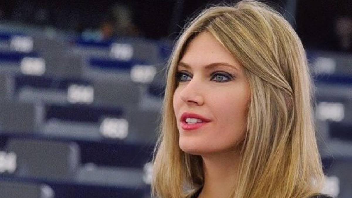Eva Kaili, fosta vicepreşedintă a Parlamentului European, și amantul ...