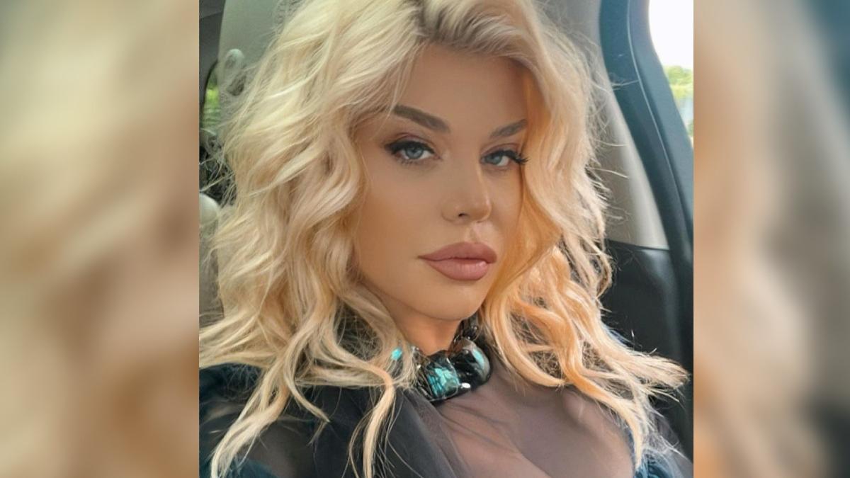 Loredana Groza, imagini de poveste alături de fiica sa lângă bradul de ...