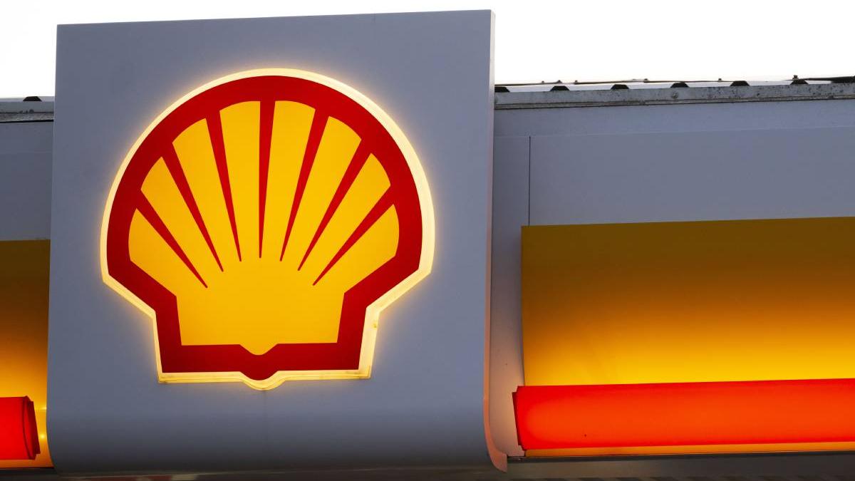 Shell ar putea prelua benzinăriile Lukoil din România