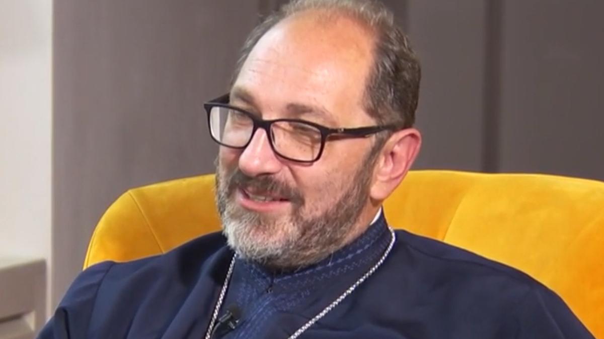 Părintele Constantin Necula, lecţia din spatele expresiei "să îţi porţi ...