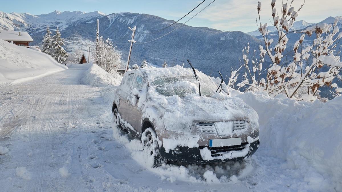Sfaturi pentru șoferii care pleacă la drum pe ninsoare și viscol. Ce ...