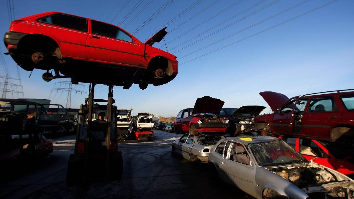 Maşini mai vechi de 15 ani, radiate şi casate de la 1 aprilie 2023 ...