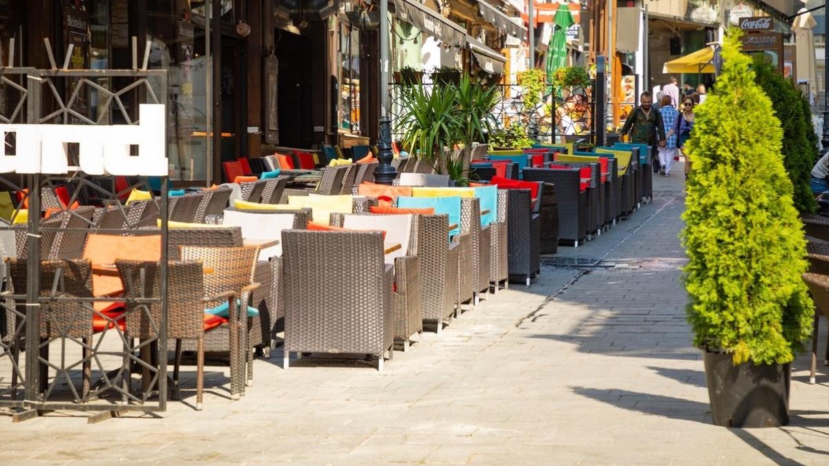O nouă taxă pentru HoReCa a intrat în vigoare! Ce plătesc în plus ...