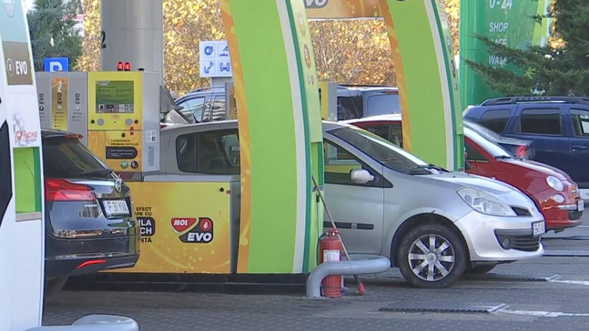 Prețul benzinei, în creştere. Cât costă un litru de carburant în ...