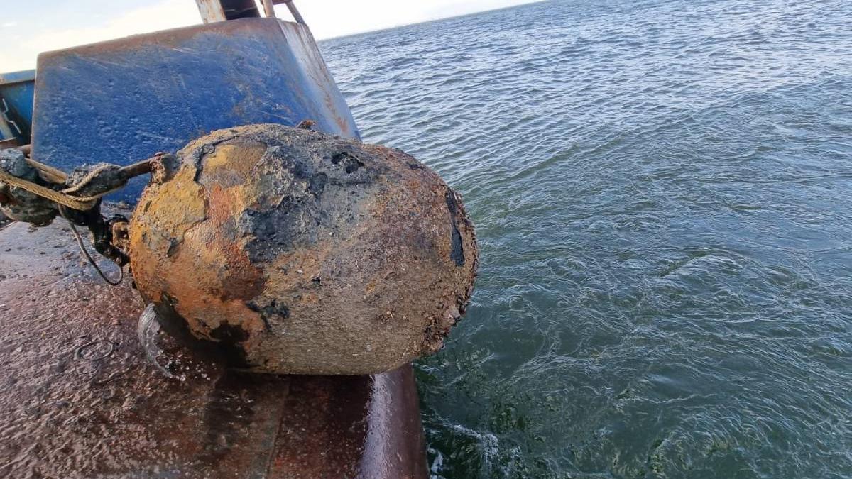 Mina găsită în Marea Neagră a fost neutralizată. Anunţul Forţelor ...