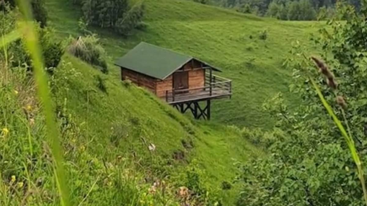 Cum arată satul din România, faimos pe internet. A strâns 75.000 de ...