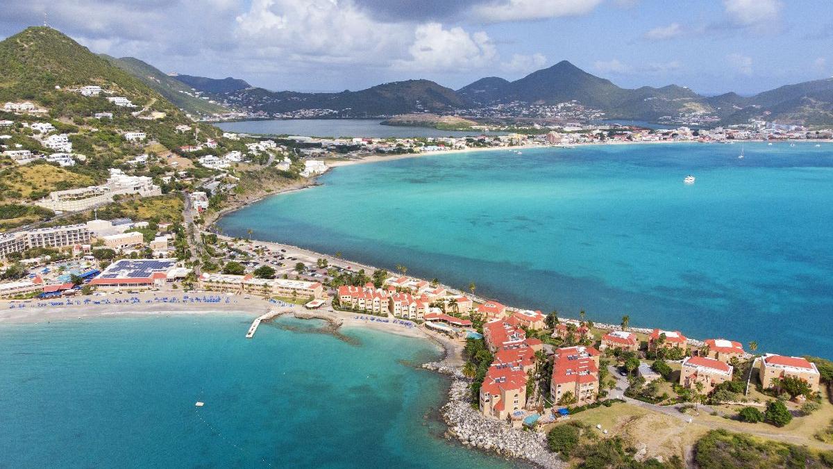 Români cu insule private în Caraibe. Cea mai tare filieră de sifonat ...
