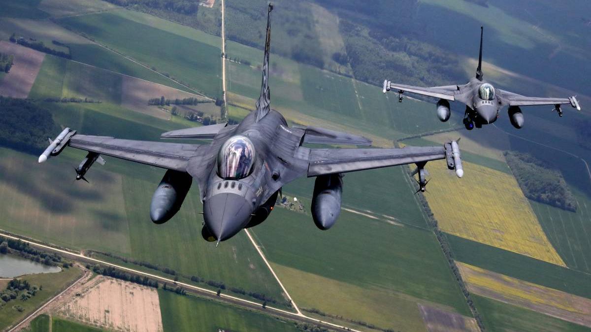 Alertă la Washington. Două avioane F-16 trimise să urmărească o ...