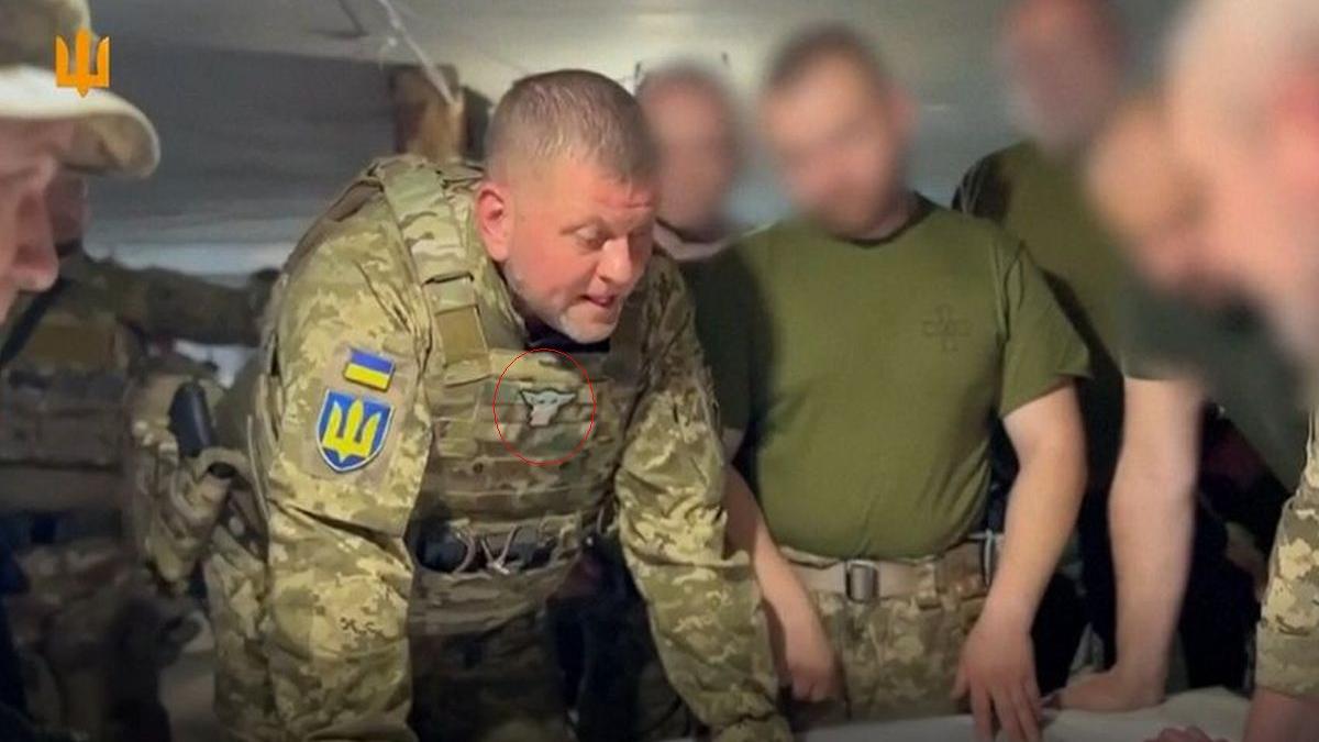 "Forța să fie cu voi" | Detaliul neobișnuit de pe vesta militară a generalului Valeri Zalujnîi ...