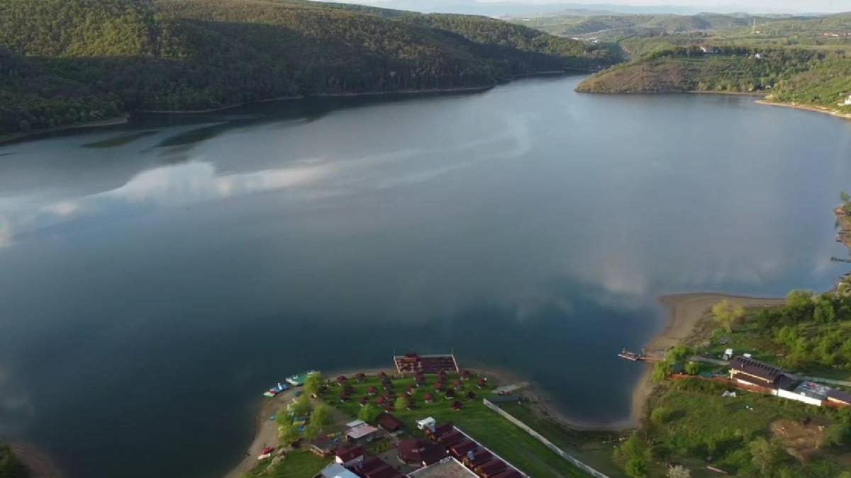 Lacul din România care nu se mai oprește din crescut. Localnicii din ...