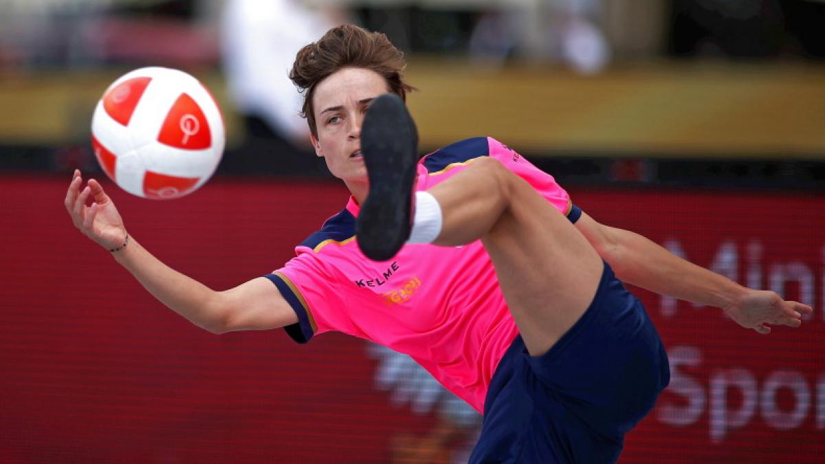 Medalie de aur pentru România la teqball. Kinga Barabasi a învins-o pe ...