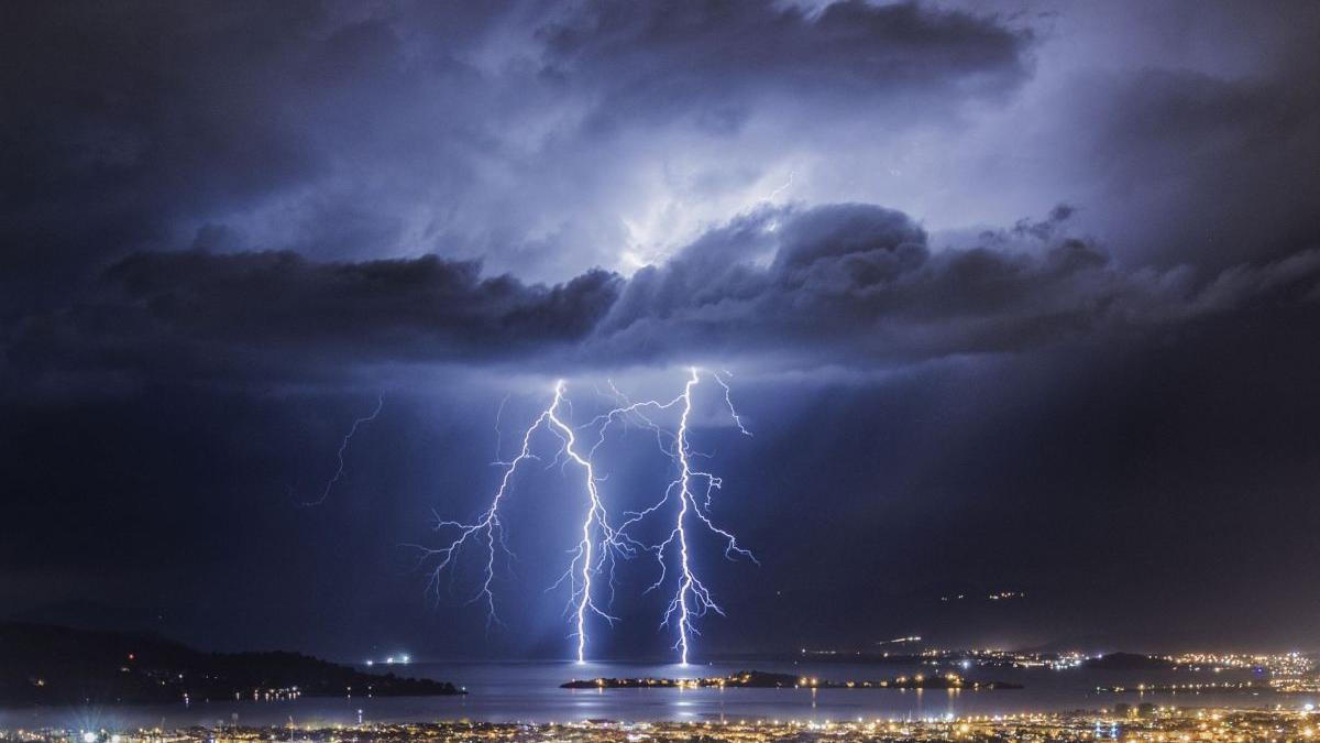 Avertizare meteo imediată! Alertă de vijelii în Bucureşti şi alte trei ...