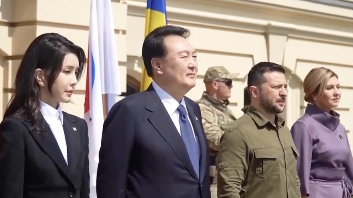 "Chiar are 50 de ani? O, Doamne!": Prima doamnă a Coreei de Sud i-a ...