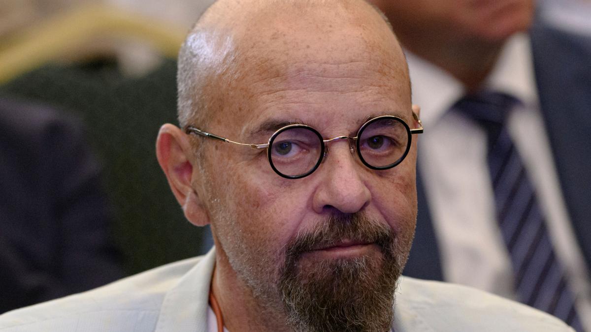 Fructul preferat al lui Piedone: "Îl recomand dacă vrei să mai faci ...