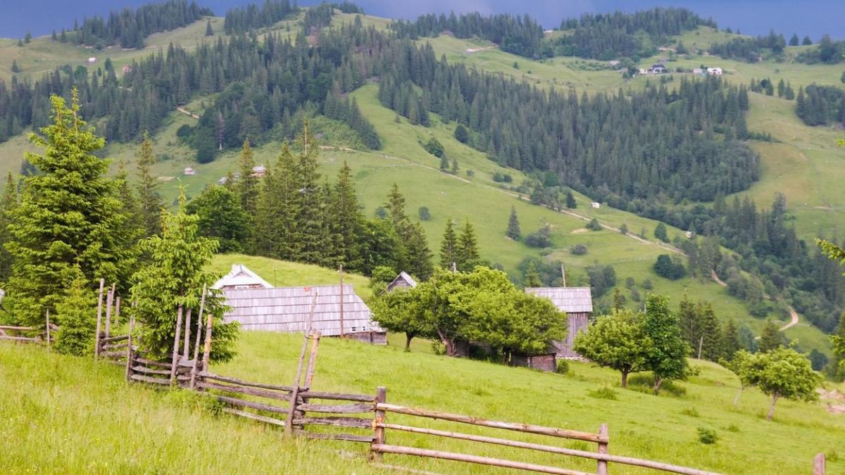 "Aici este Raiul pe pământ" | Satele din munţii României unde oamenii ...