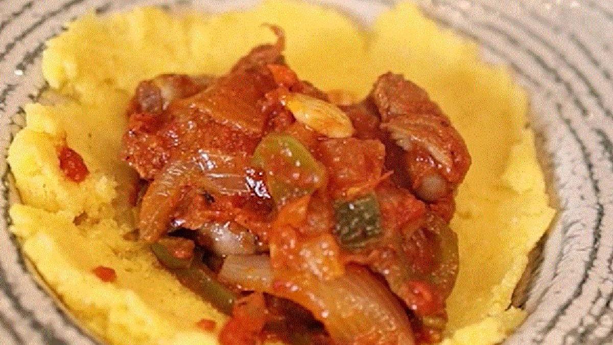 Tocană de pipote şi inimi cu mămăligă, reţeta lui Dan Bursuc în ...