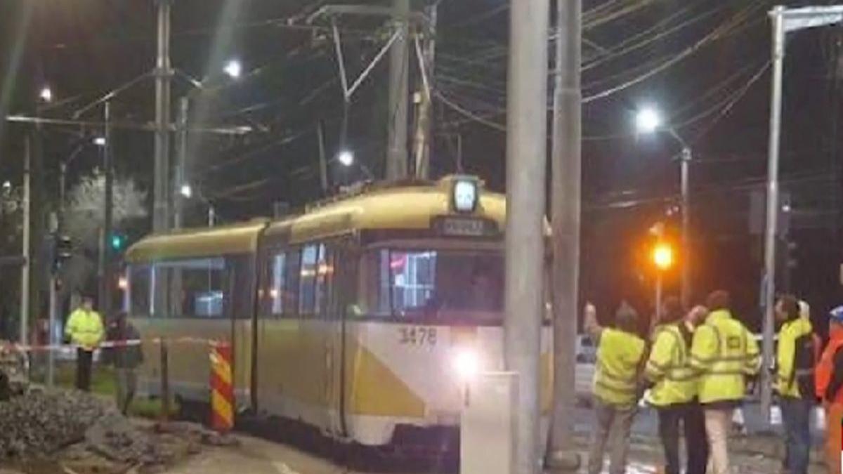 "Dorel" a dat lovitura la Timișoara: tramvaiele nu mai au loc să treacă printr-o intersecție ...