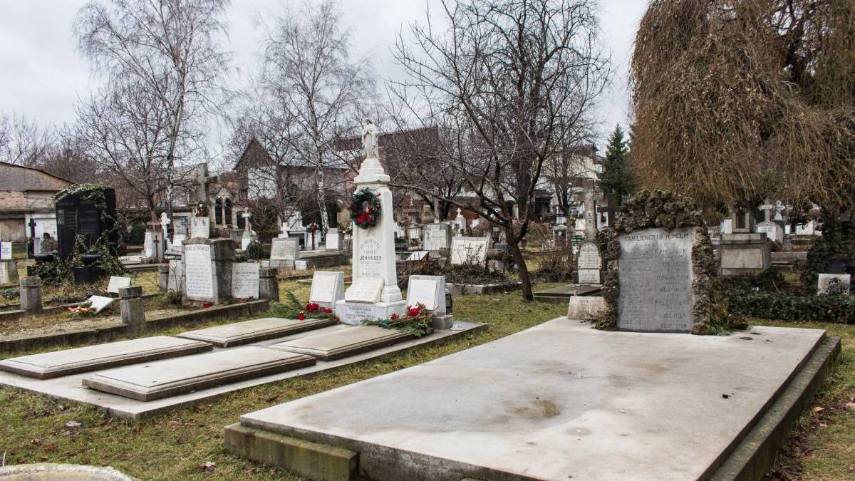 Orașul din România în care 500 de morminte vor fi mutate din cimitir ...